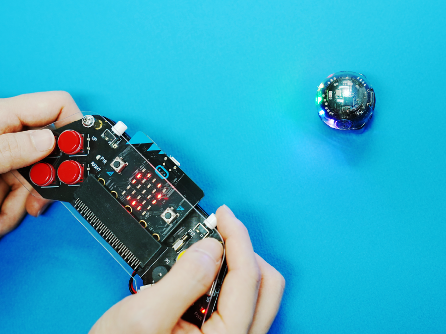 마이크로비트(micro:bit) 누구나 쉽게 프로그래밍을 배울 수 있는 초소형 컴퓨터 - 클레버메이트 마이크로비트(micro:bit) 누구나 쉽게 프로그래밍을 배울 수 있는 초소형 컴퓨터 - 클레버메이트